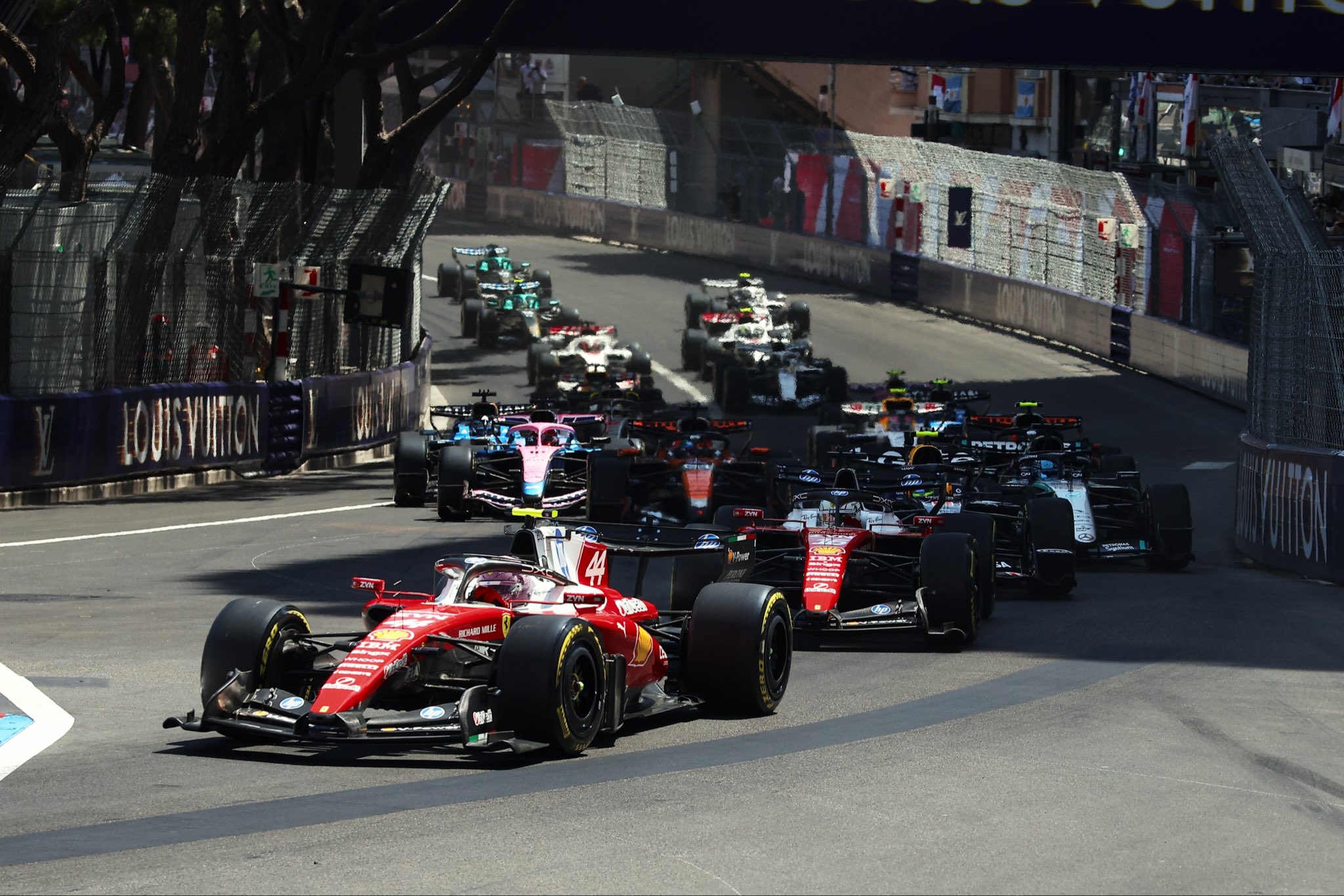 Pourquoi Hamilton n’a pas les mêmes problèmes de freins que Leclerc ...